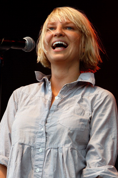 Sia’s REAL face revealed | Nova 100