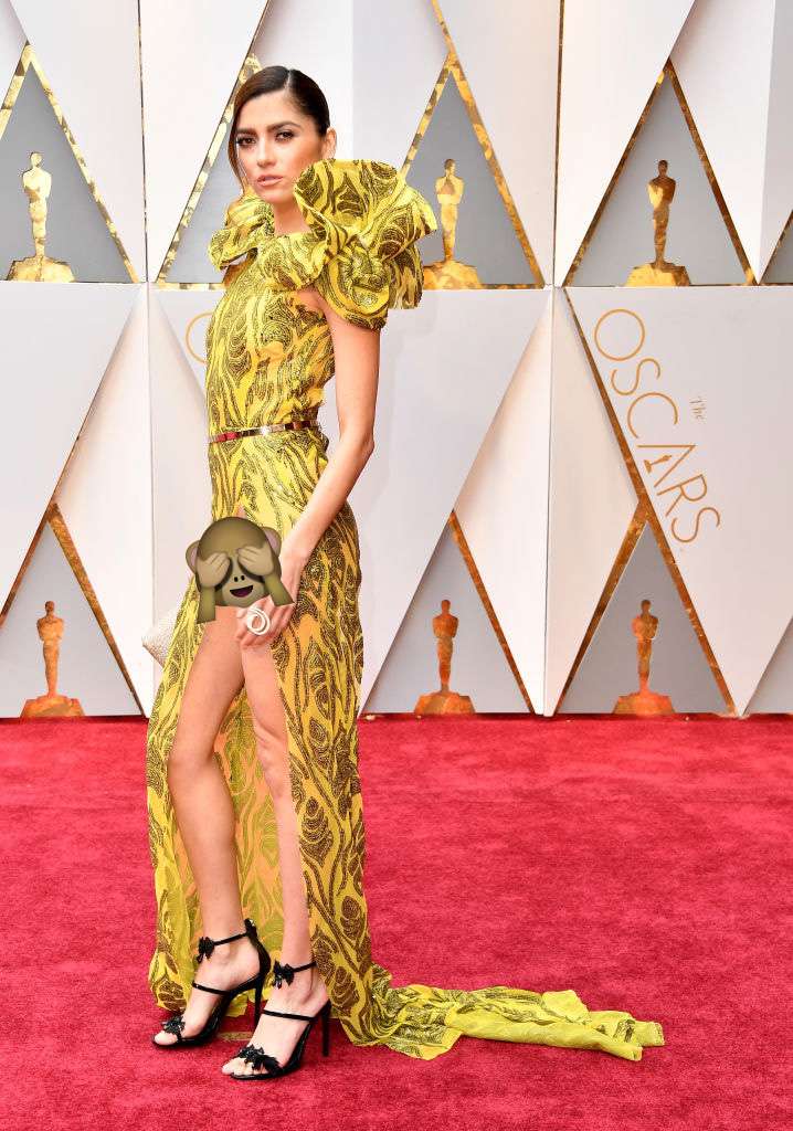 Actress suffers the worst wardrobe malfunction on the Oscars red carpet ... Actress suffers the worst wardrobe malfunction on the Oscars red carpet ...